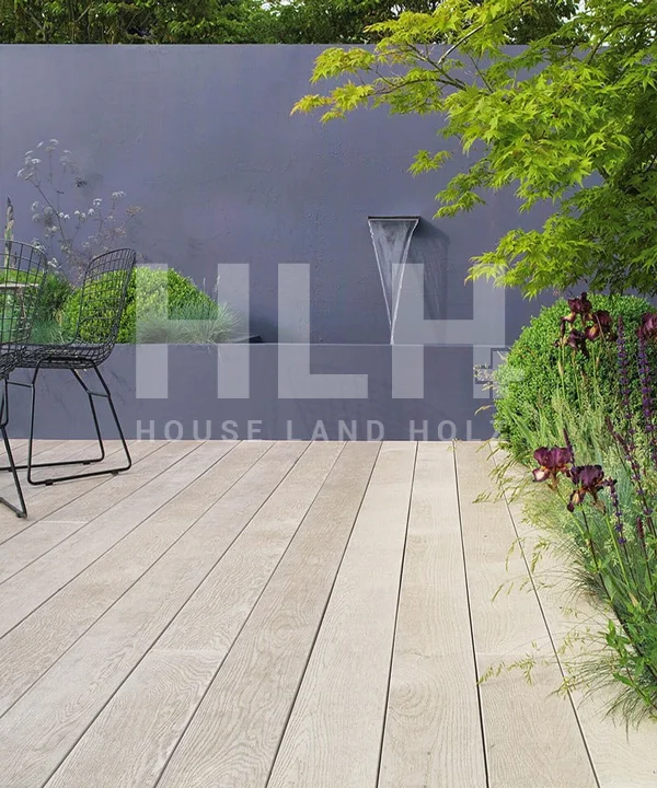 European Oak Decking Smooth Ribbed Profile - House Land Holz